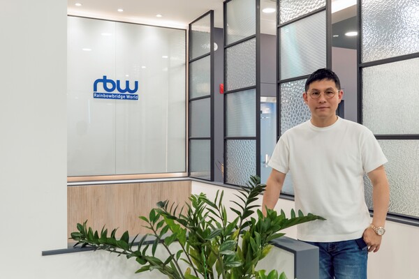 [K인터뷰] '미다스 손' 김진우 RBW 대표가 K팝 제작 노하우 공개한 진짜 이유?