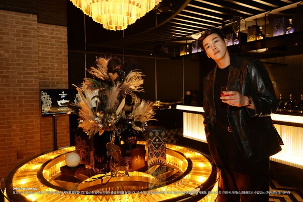 [포토] 김영광, 로얄살루트 들고 있는 귀공자 '시선 강탈'